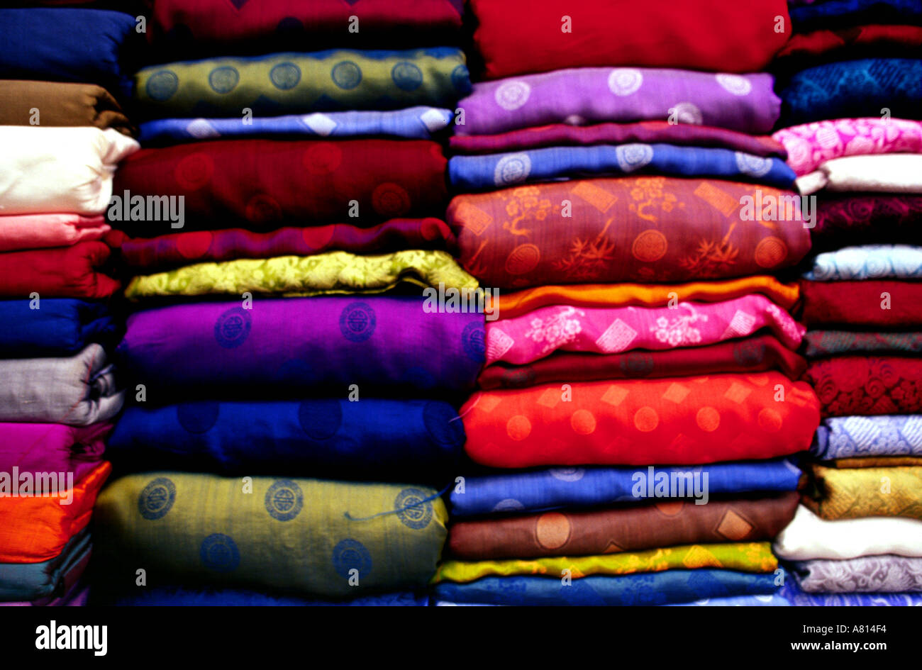Chinese silk hi-res stock photography and images - Alamy
