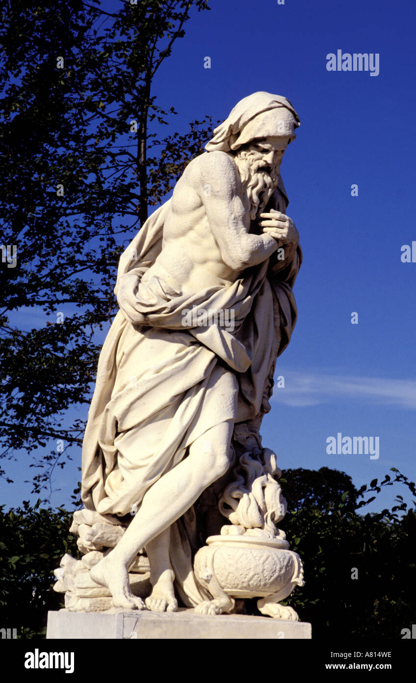 France, Yvelines, winter statue in the Château de Versailles, gardens ...