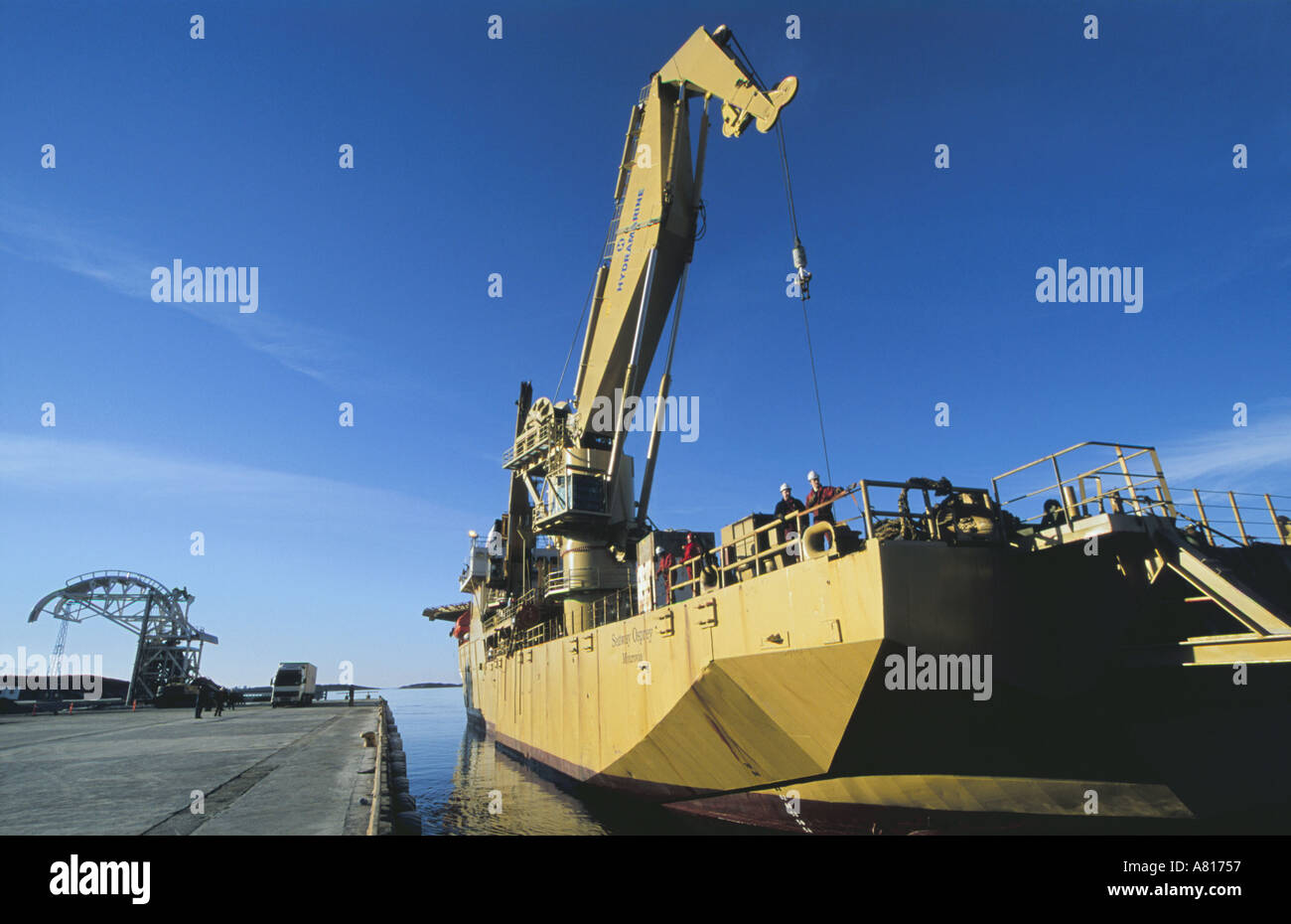 Oil ship arm hi-res stock photography and images - Alamy