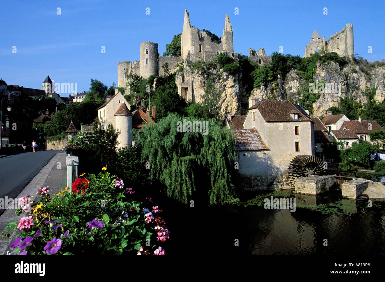 France, Vienne, Angles sur l' Anglin village, fortress Stock Photo - Alamy