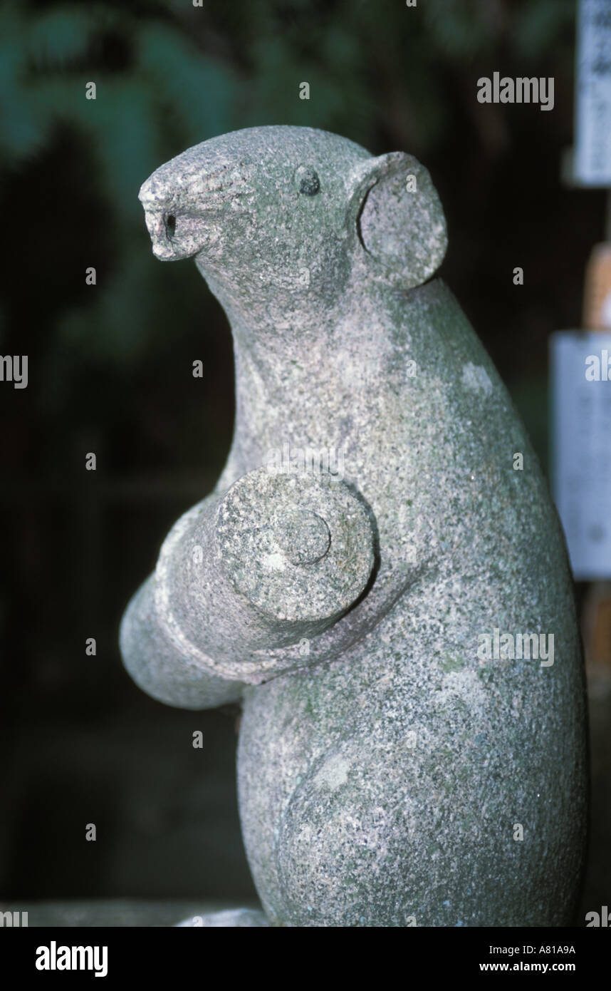 Rat statue stone hi-res stock photography and images - Alamy
