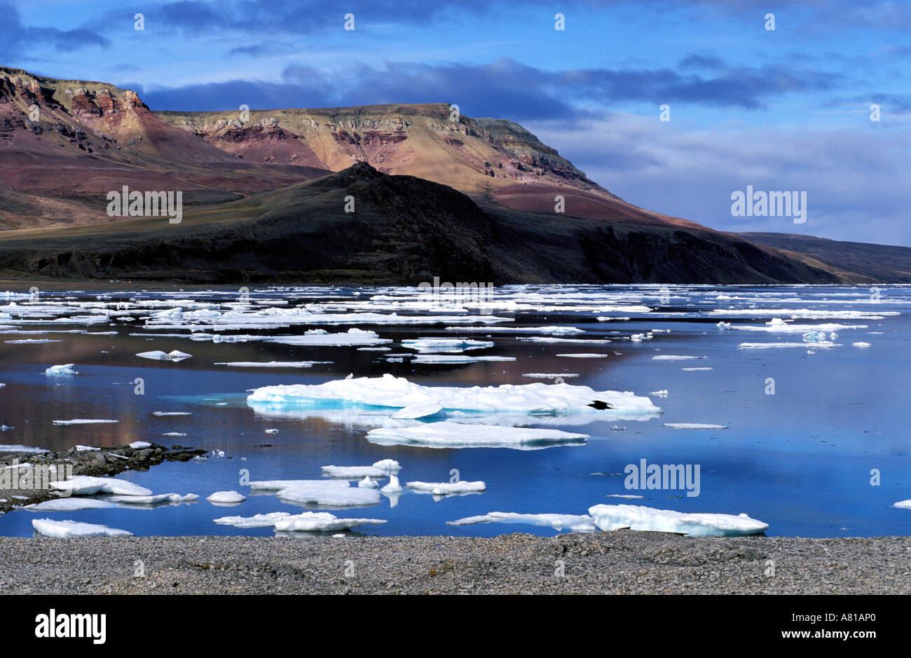 Nunavut summer hi-res stock photography and images - Alamy