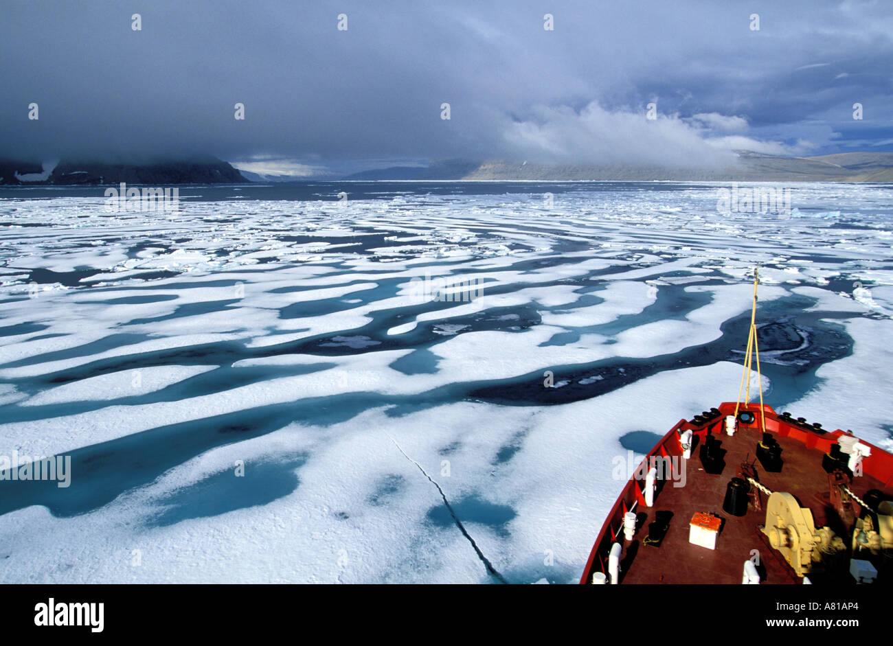 Canada arctic icebreaker hi-res stock photography and images - Alamy
