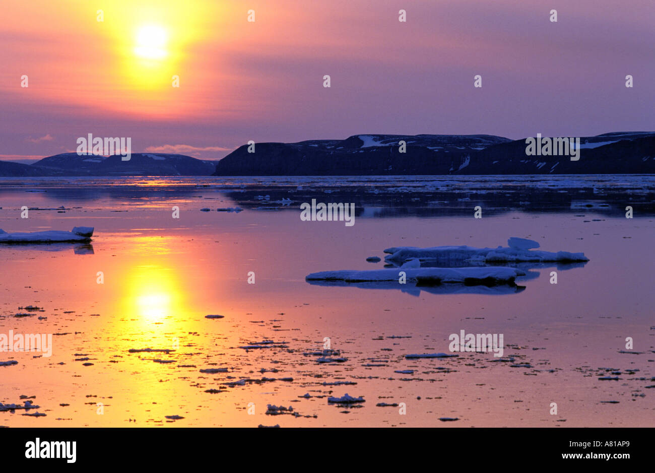 Canada, Nunavut, arctic midnight sun in the Norwegian bay Stock Photo ...