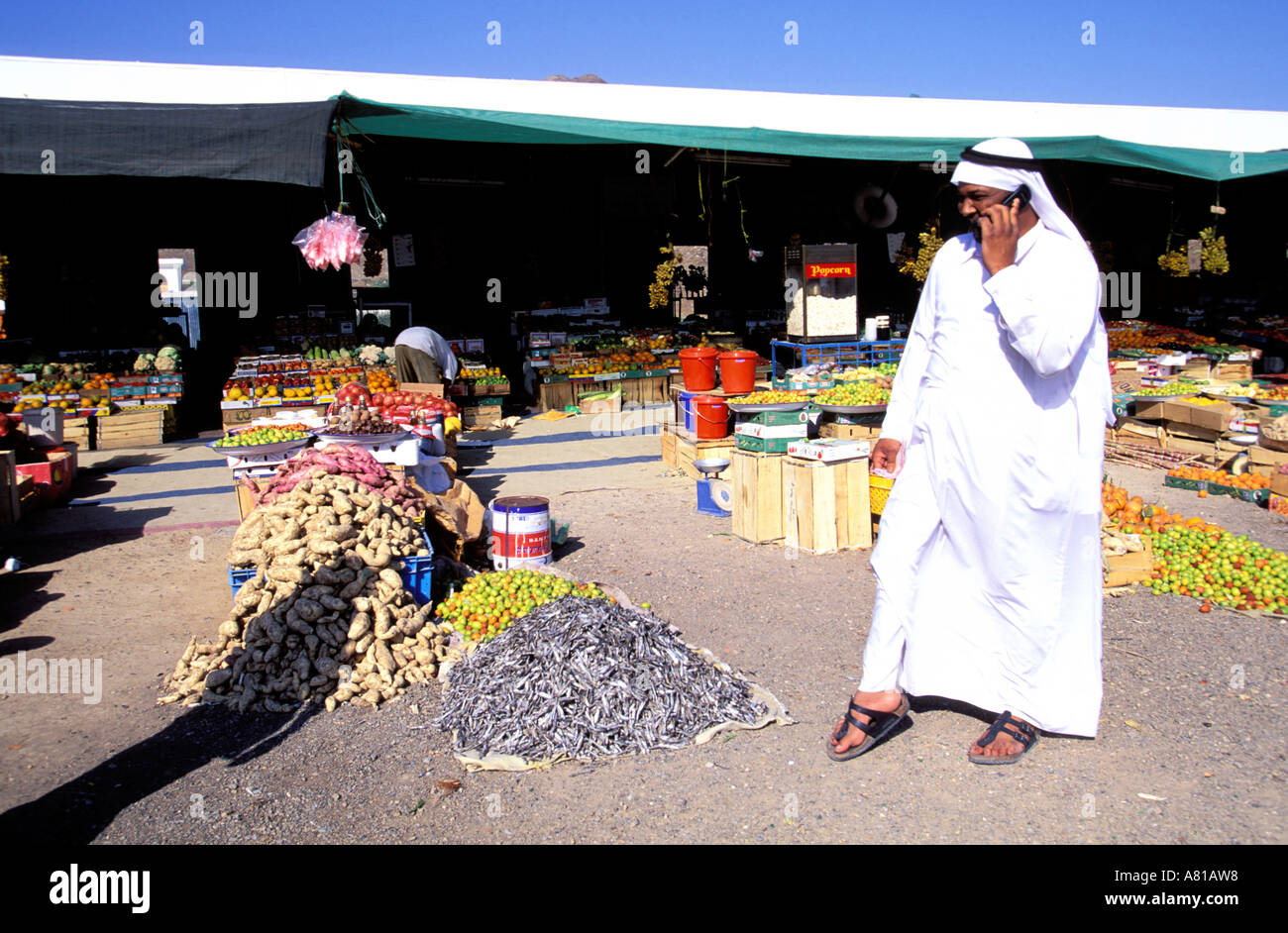 Emirati local hi-res stock photography and images - Alamy