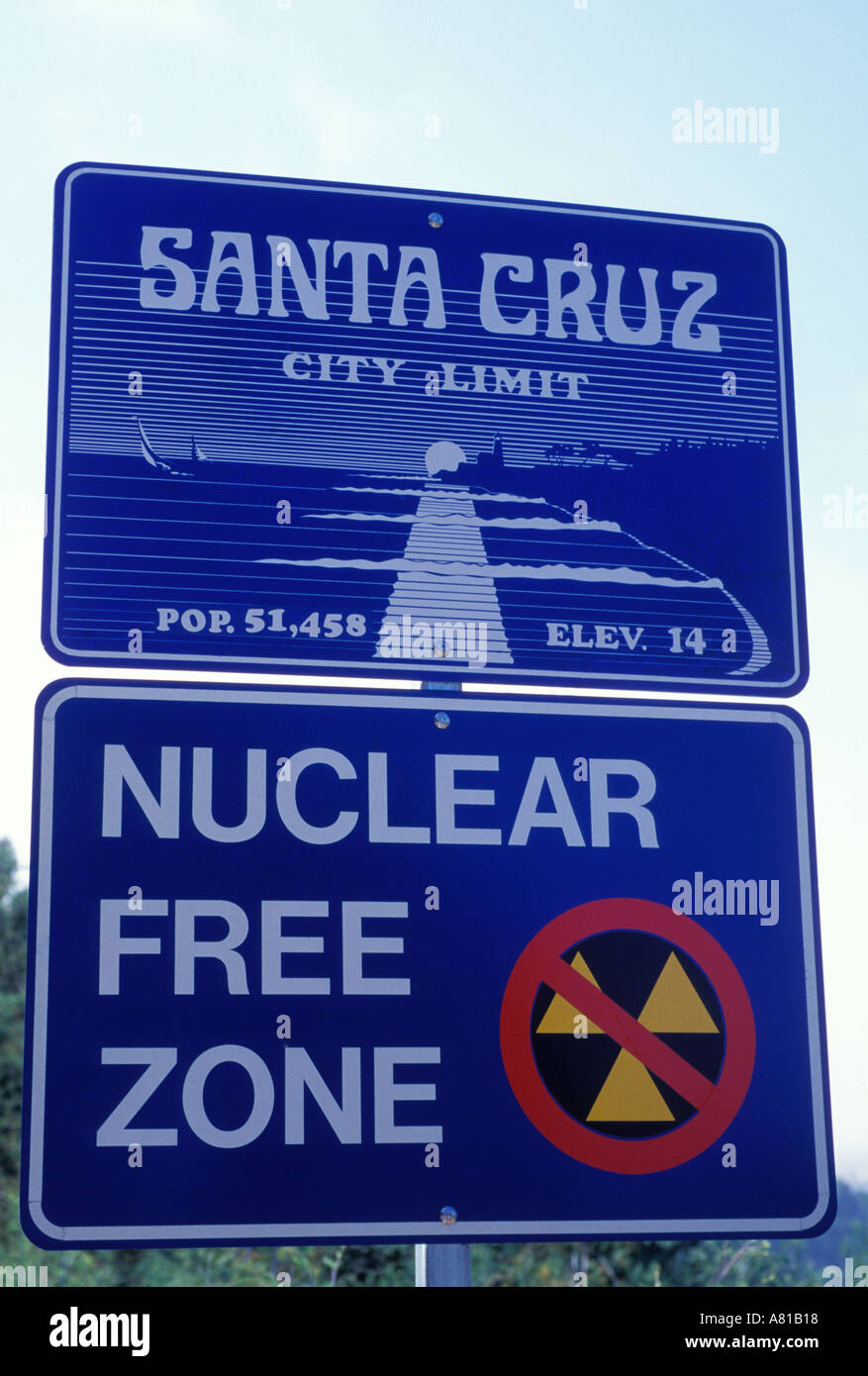 California Santa Cruz Nuclear Free Zone road sign Stock Photo - Alamy