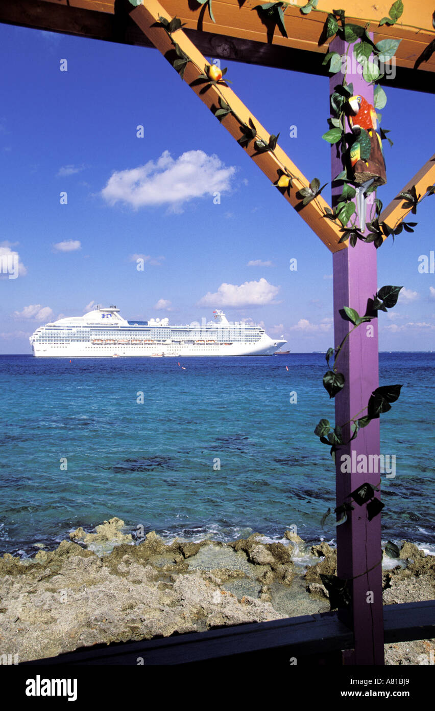 Cayman Islands, Grand Cayman Brac, a cruising ship in George Town ...