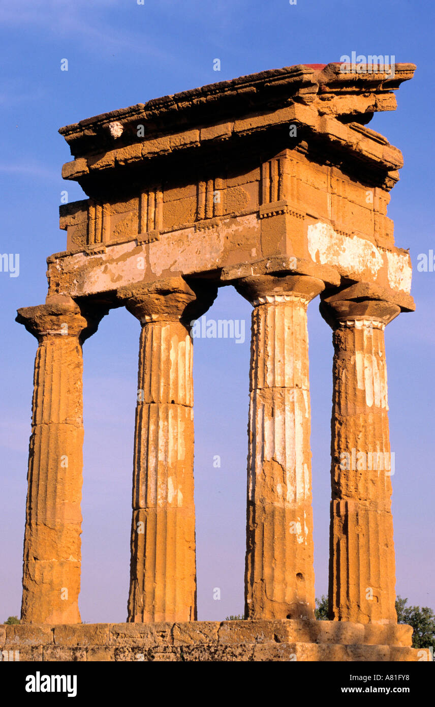 Castor greek hi-res stock photography and images - Alamy
