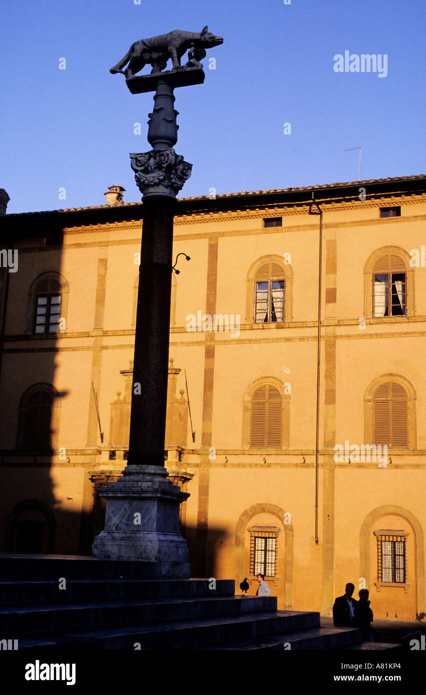 Italy, Tuscany, Siena, statue of the she-wolf with Romulus and Remus ...