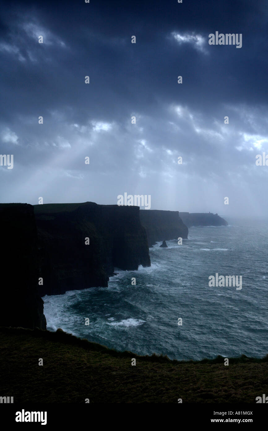 Cliffs in storm hi-res stock photography and images - Alamy