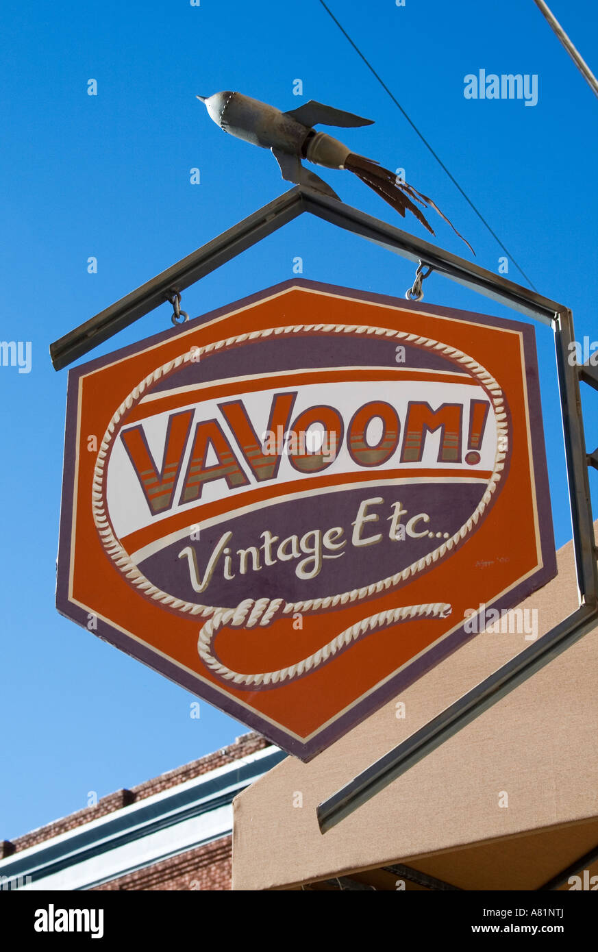 Vintage shop sign hi-res stock photography and images - Alamy