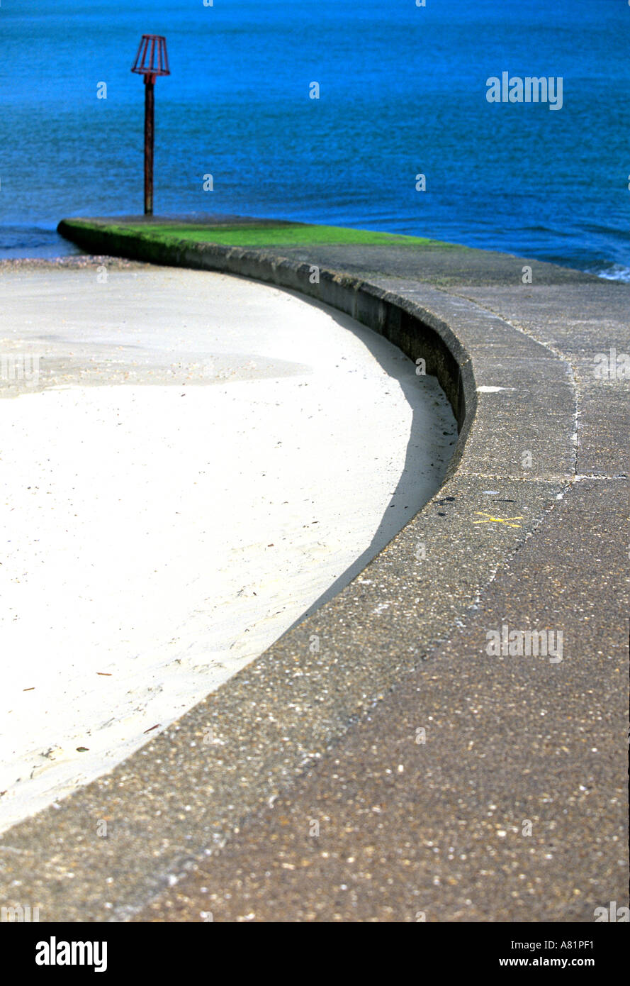 BREAKWATER ACROSS SANDY BEACH RYDE ISLE OF WIGHT Stock Photo - Alamy