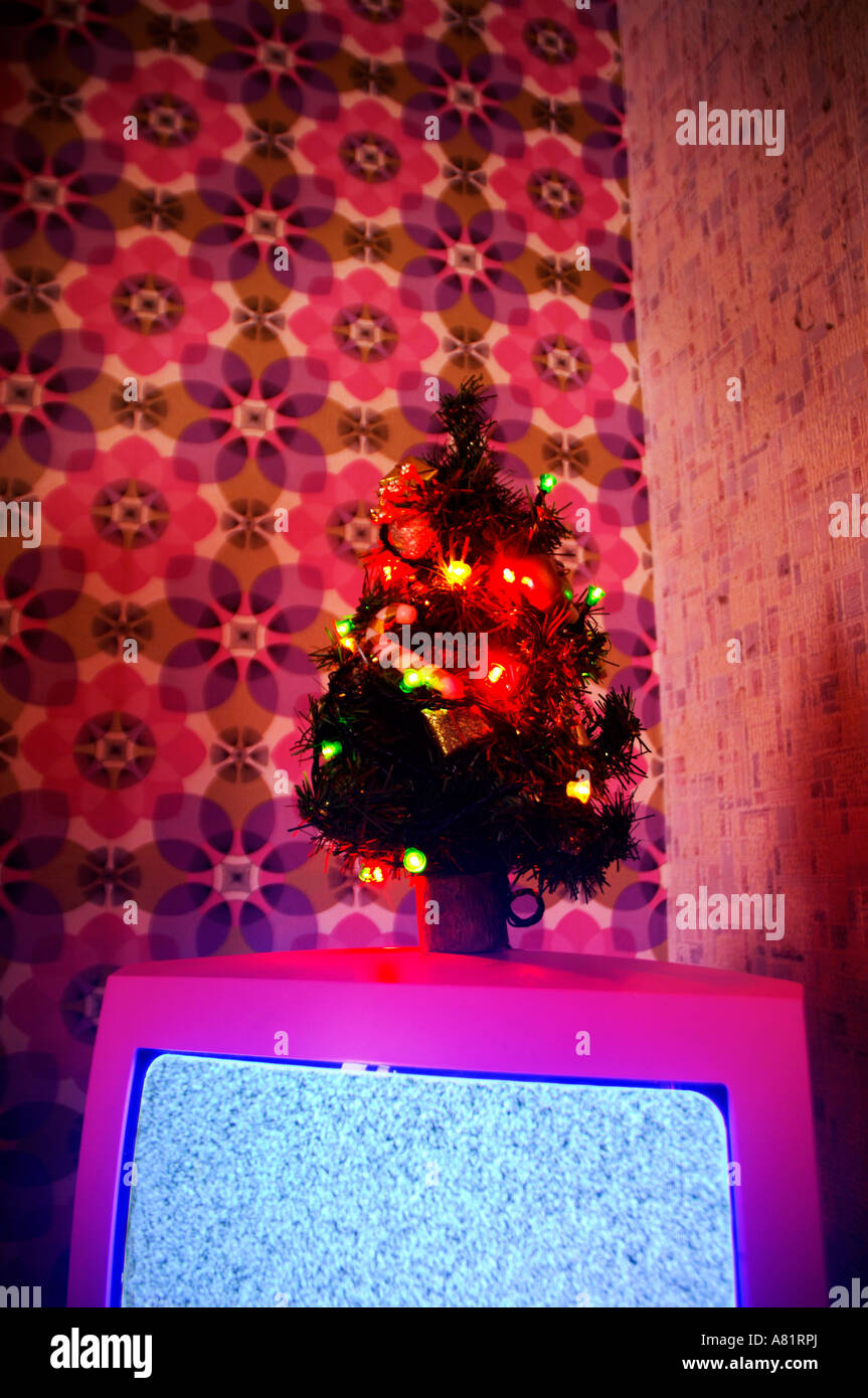 Tv tree hi-res stock photography and images - Alamy