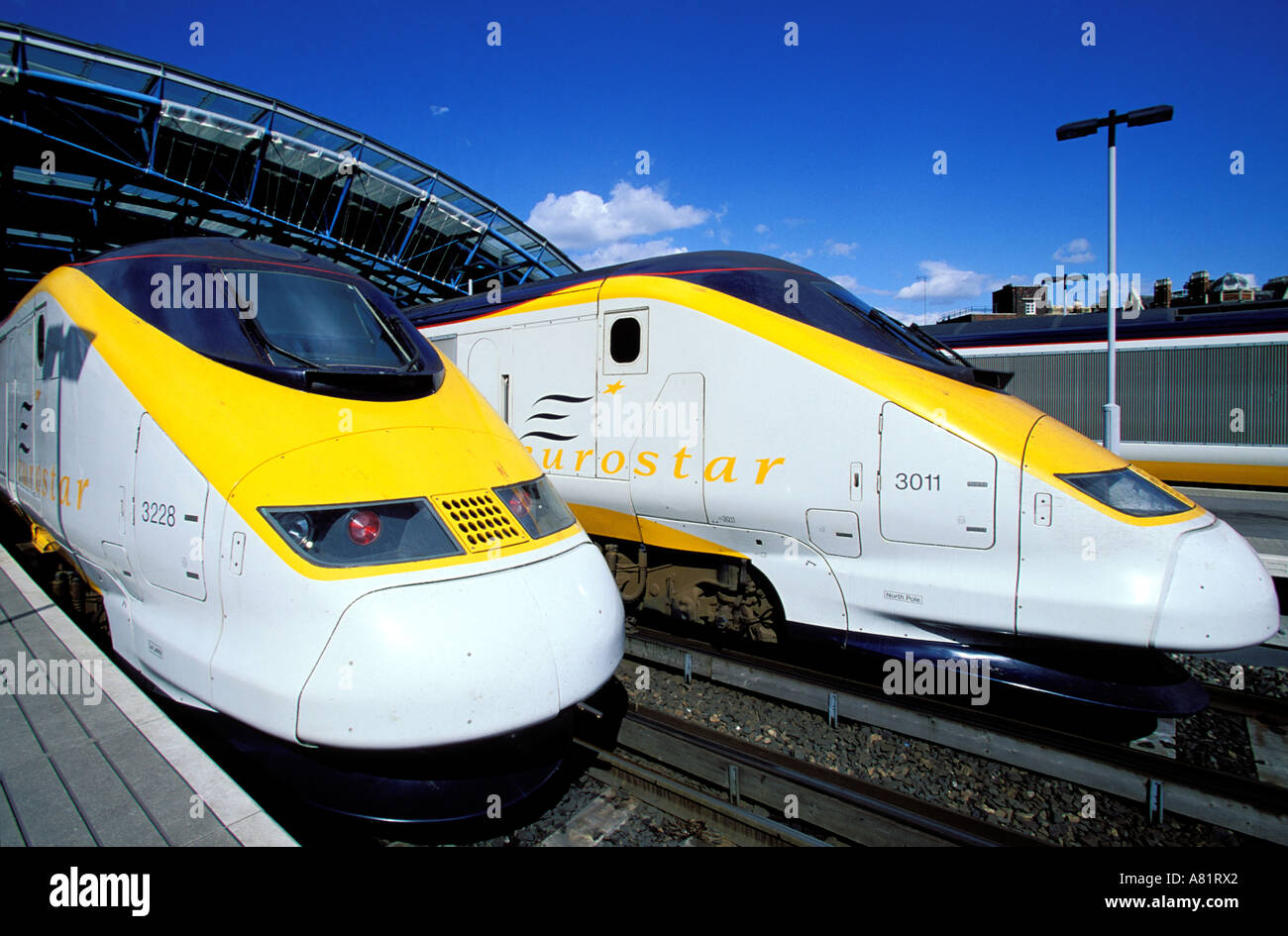 London waterloo train station eurostar hi-res stock photography and ...