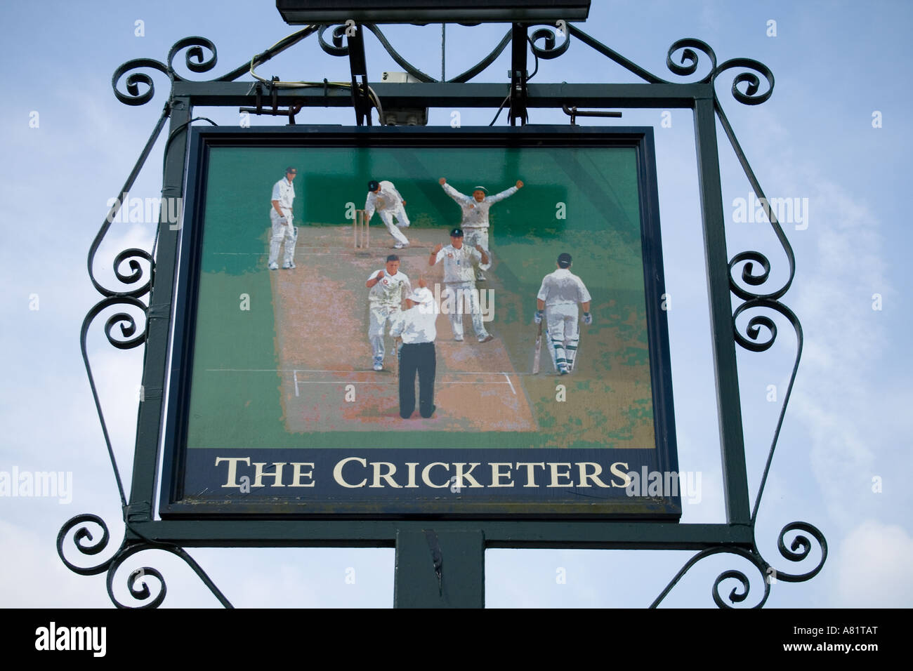 The cricketers pub sign hi-res stock photography and images - Alamy
