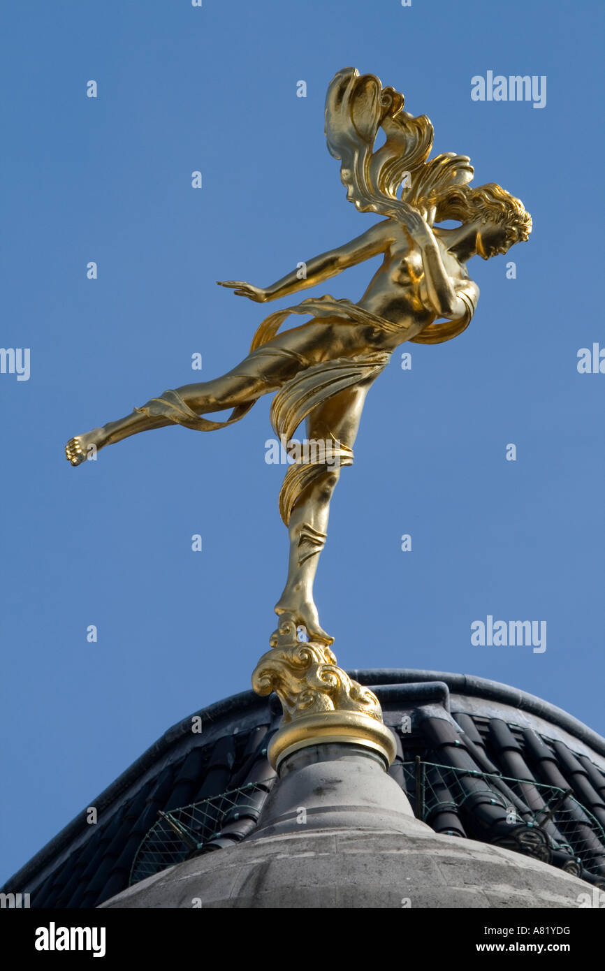 Bank of england gold statue hi-res stock photography and images - Alamy