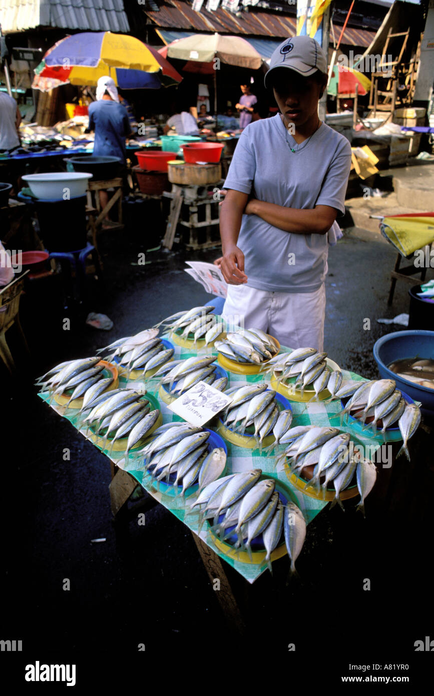People market at quiapo hi-res stock photography and images - Alamy
