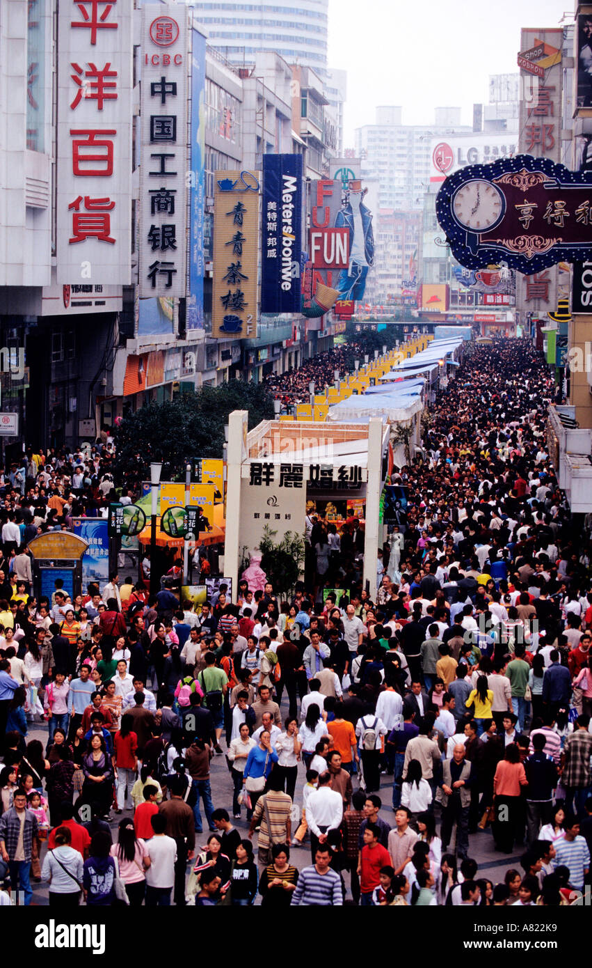 China, Sichuan province, Chengdu city, crowd in Chunxi Lu Street Stock ...