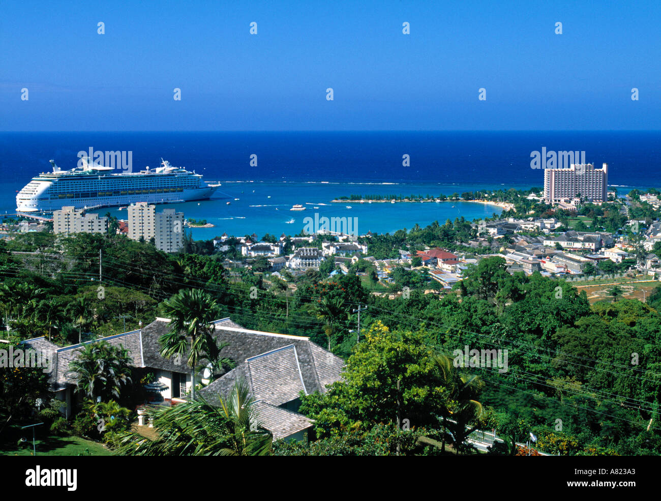 Ocho rios cruise ship hi-res stock photography and images - Alamy