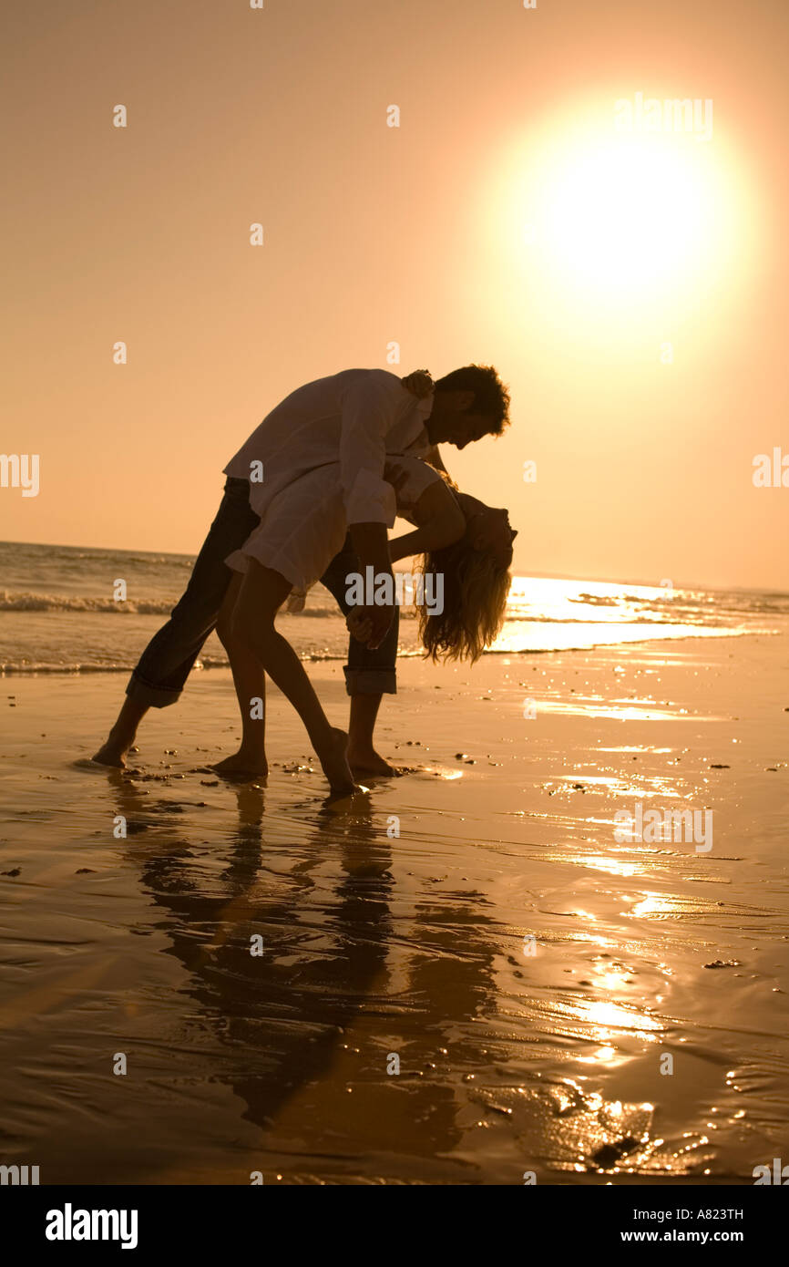 A couple at the beach dancing Stock Photo - Alamy
