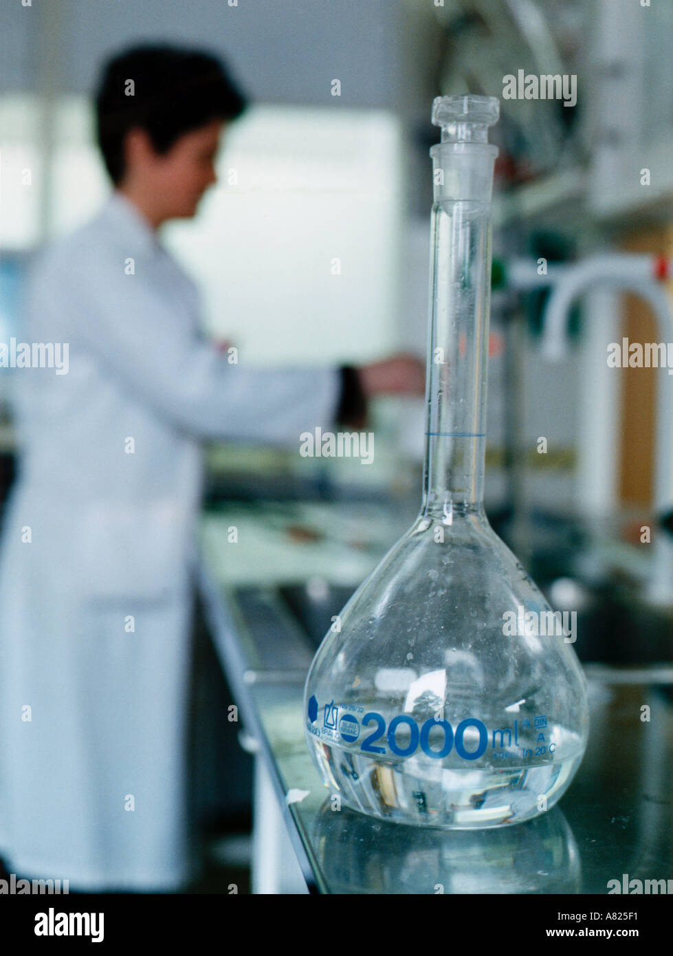 Glass retort hi-res stock photography and images - Alamy