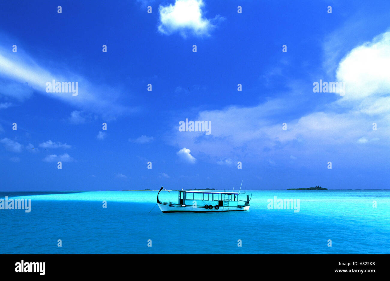 Maldives, Meemu atoll, Dhoni, traditional fishing boat Stock Photo - Alamy