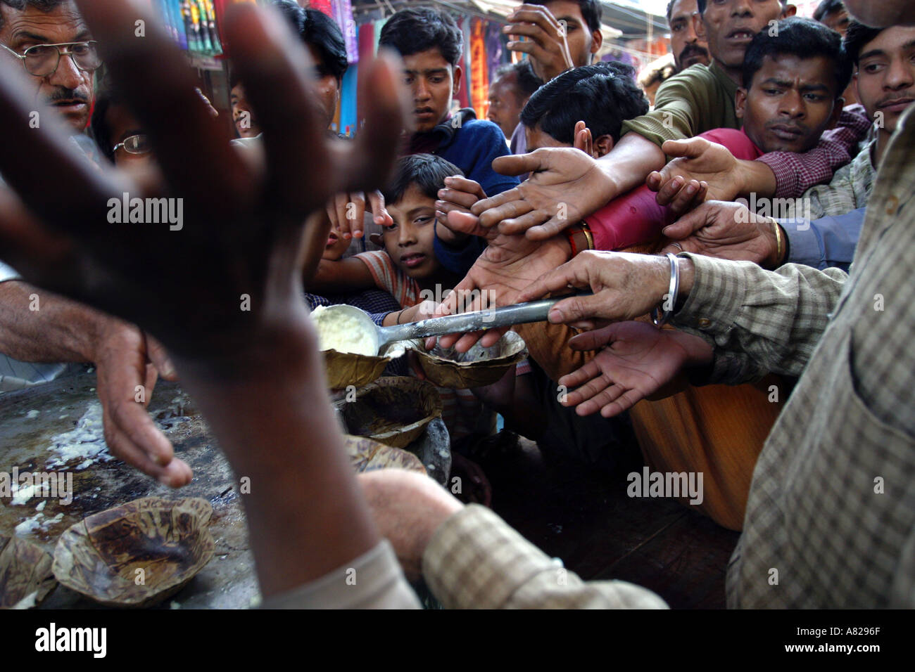 Giving food to poor hi-res stock photography and images - Alamy