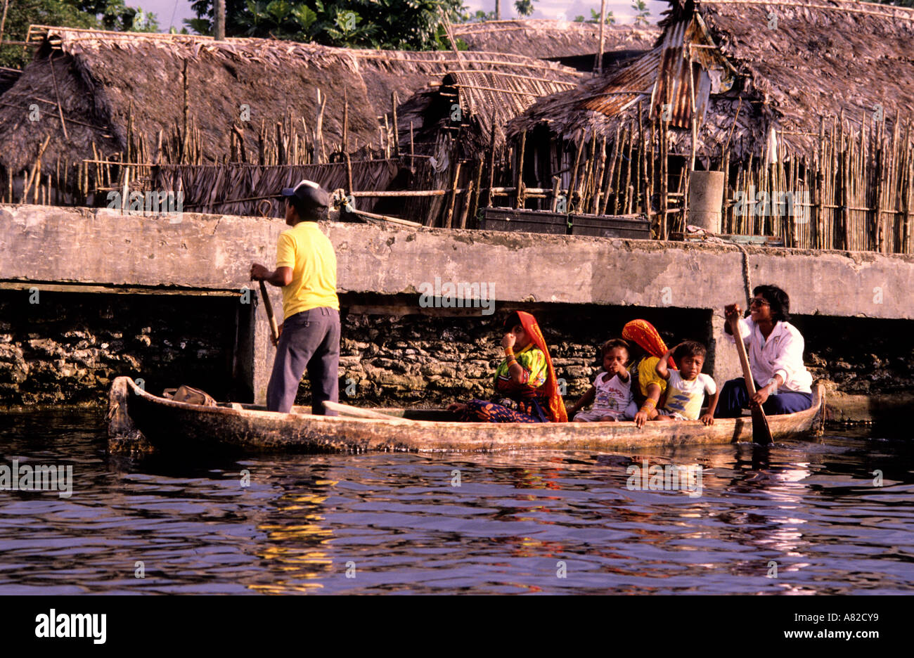 Amerindian canoe hi-res stock photography and images - Alamy