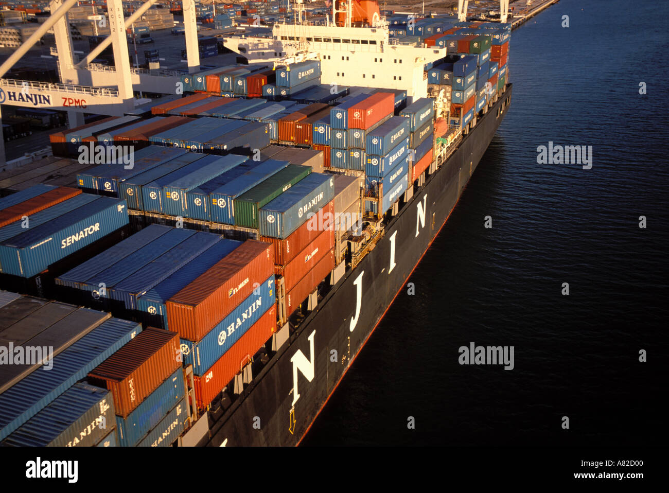 Oakland international container terminal hi-res stock photography and ...