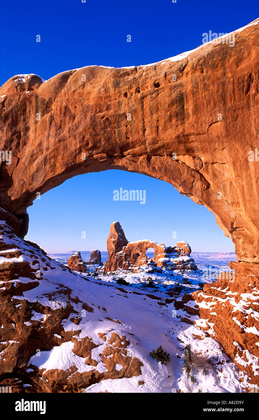 Giant arch in american southwest hi-res stock photography and images ...