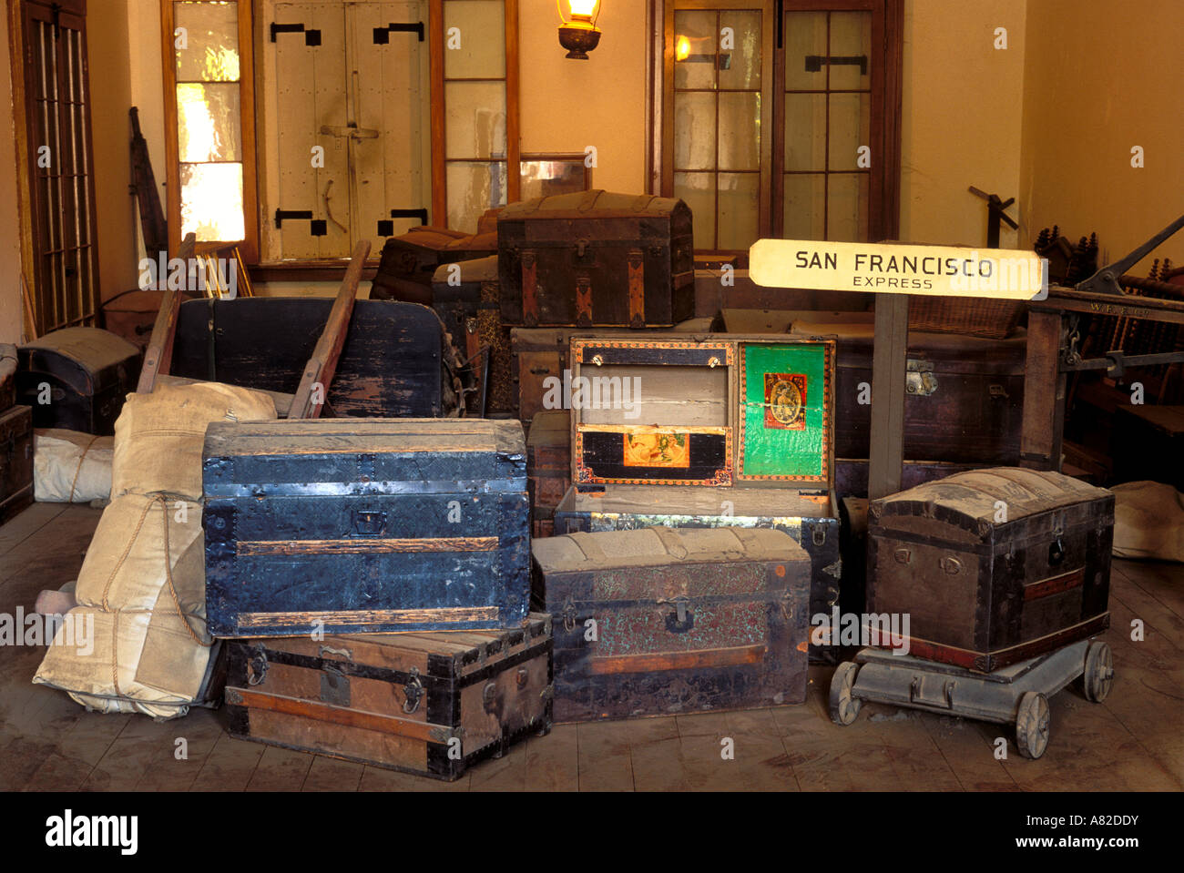 Wells fargo express hi-res stock photography and images - Alamy