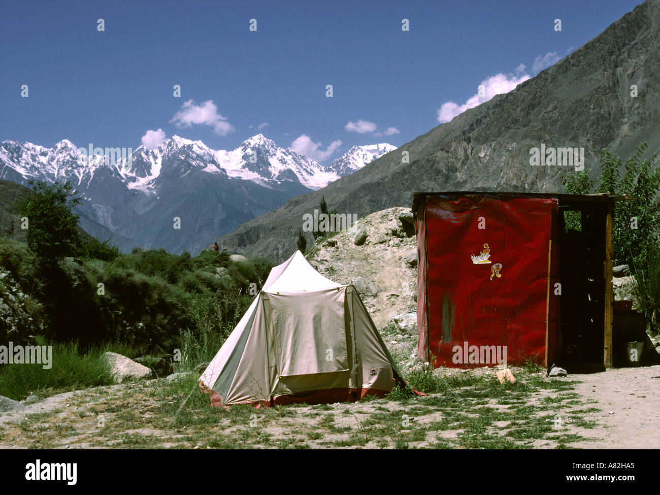 Pakistan Azad Kashmir Hunza tent shack in the Hunza valley Stock Photo ...