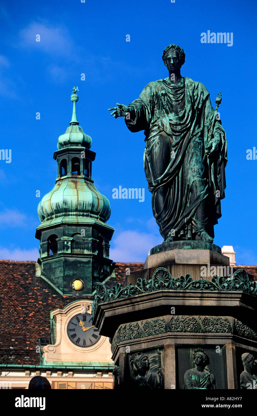 Baroque statues hi-res stock photography and images - Alamy