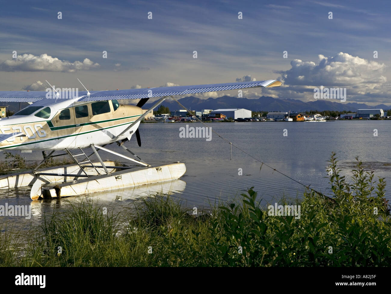 Lake hood air harbor hi-res stock photography and images - Alamy