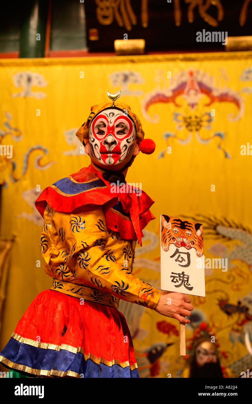 Chinese opera clothes hi-res stock photography and images - Alamy