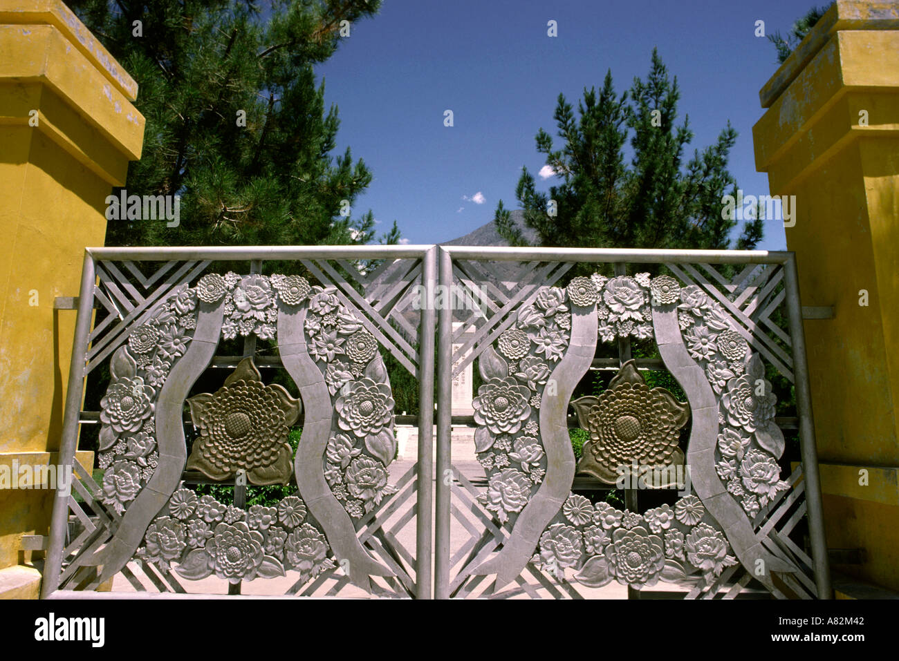 Pakistan Azad Kashmir Gilgit Gate of Cemetery for dead Chinese ...