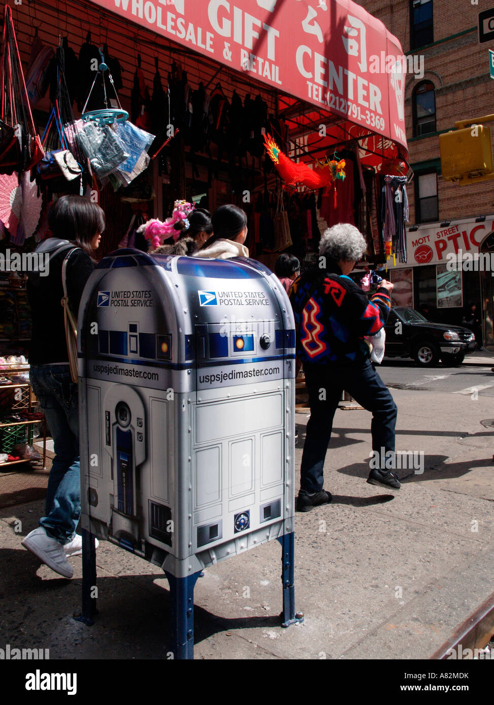 New York post box on street Stock Photo - Alamy