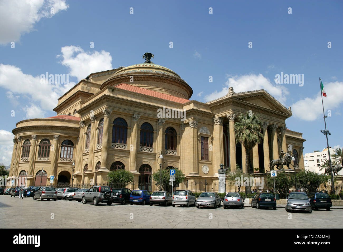 The theatre Massimo in Palermo Stock Photo - Alamy