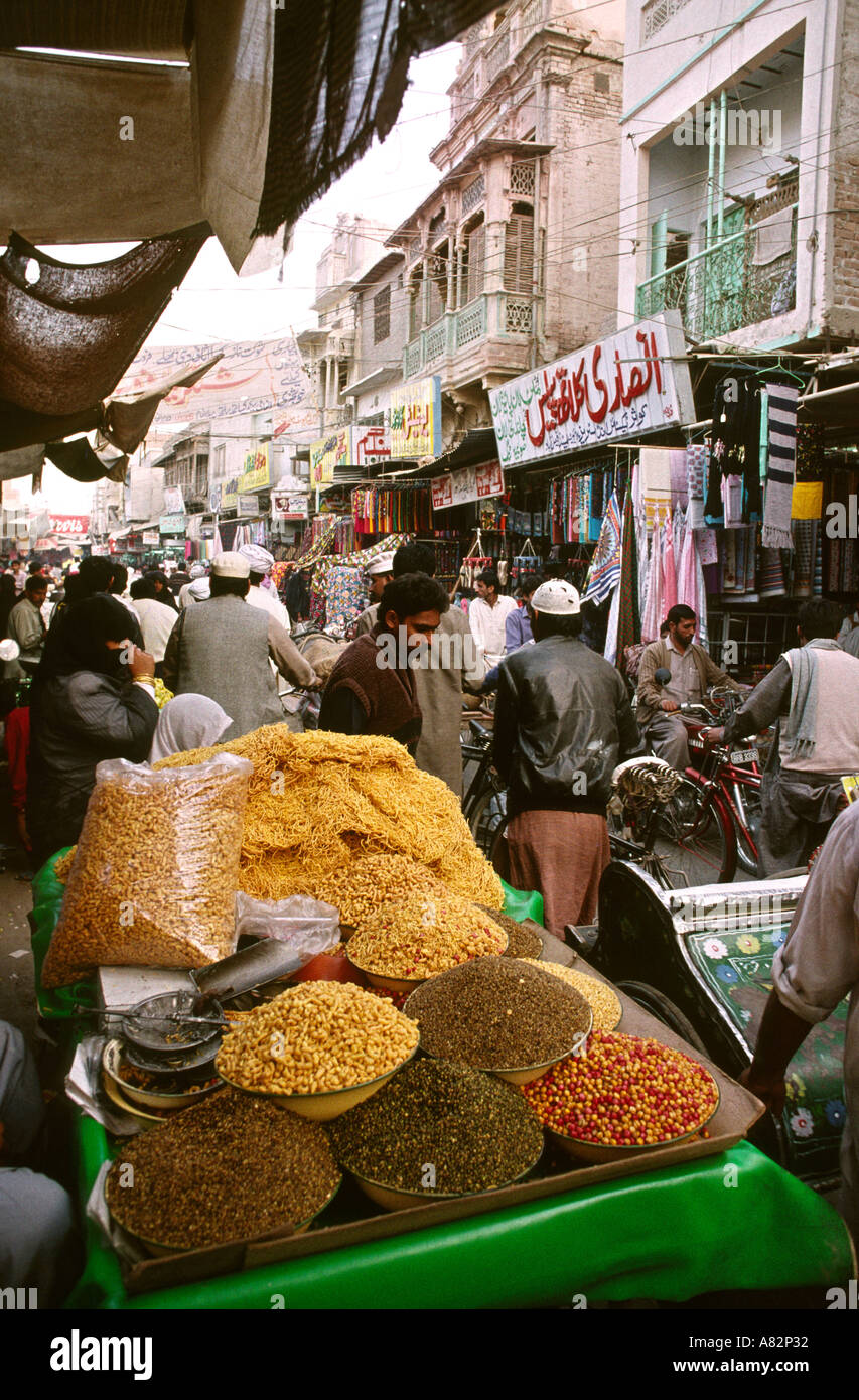 Pakistan South Punjab Bahawalpur Snack stall Shahi Bazaar Stock Photo ...