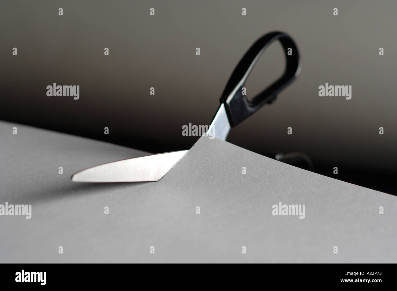 Scissors cutting paper Stock Photo - Alamy