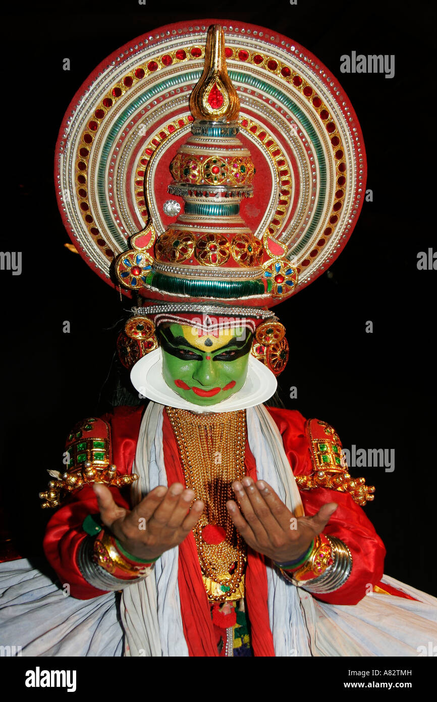 Varkala Kathakali dance performance, India Kerala Stock Photo - Alamy