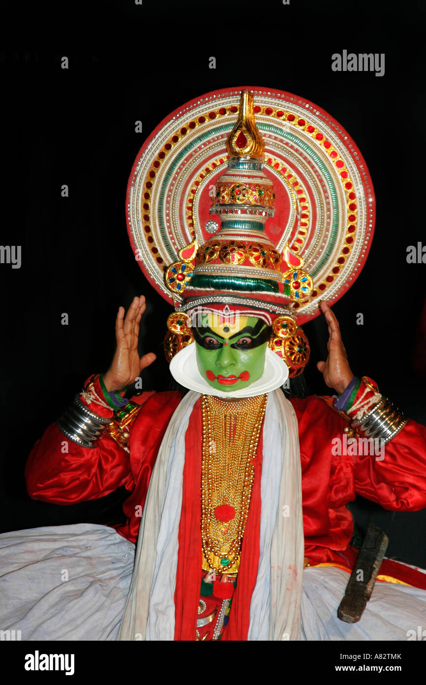 Varkala Kathakali dance performance, India Kerala Stock Photo - Alamy