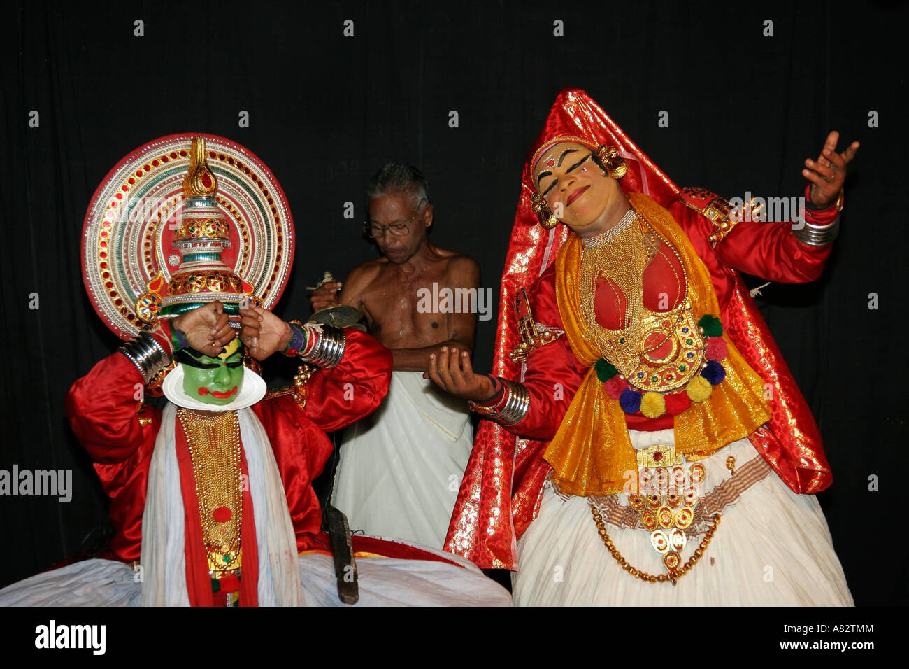 Kathakali dance hi-res stock photography and images - Alamy