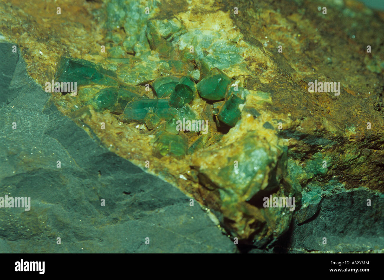 Emerald hexagonal crystal hi-res stock photography and images - Alamy