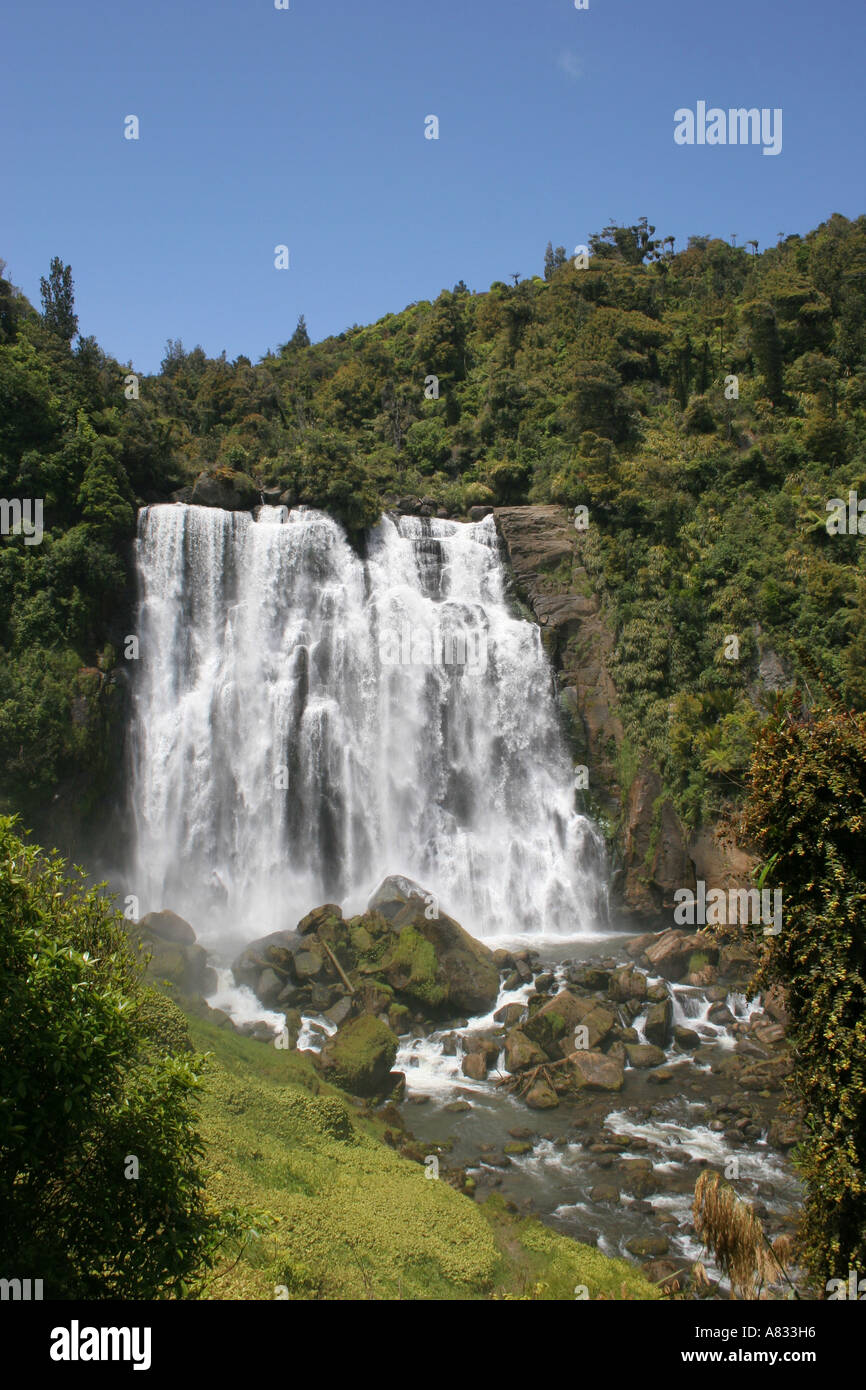 Marokopa waterfall hi-res stock photography and images - Alamy