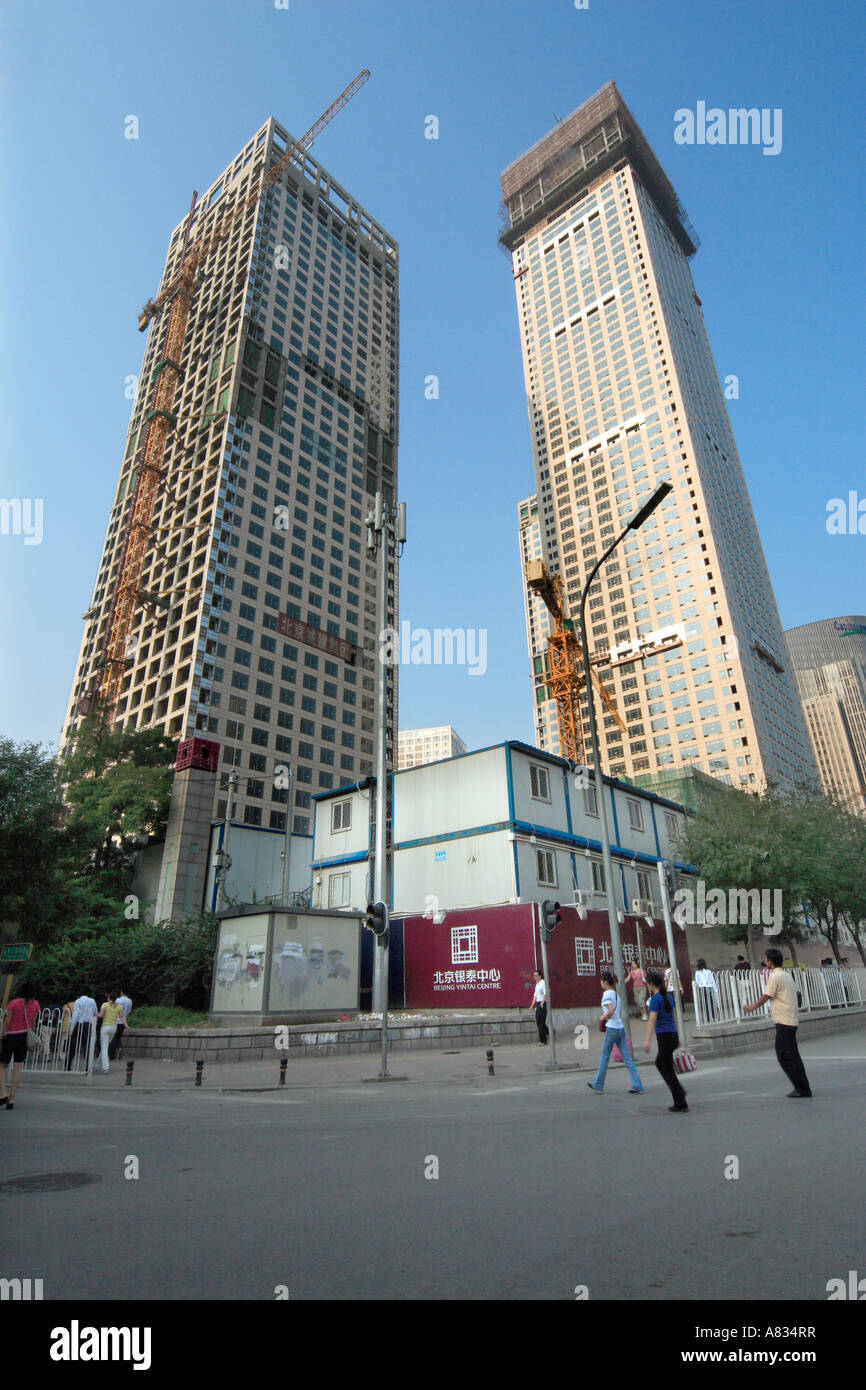 Skycraper under construction hi-res stock photography and images - Alamy