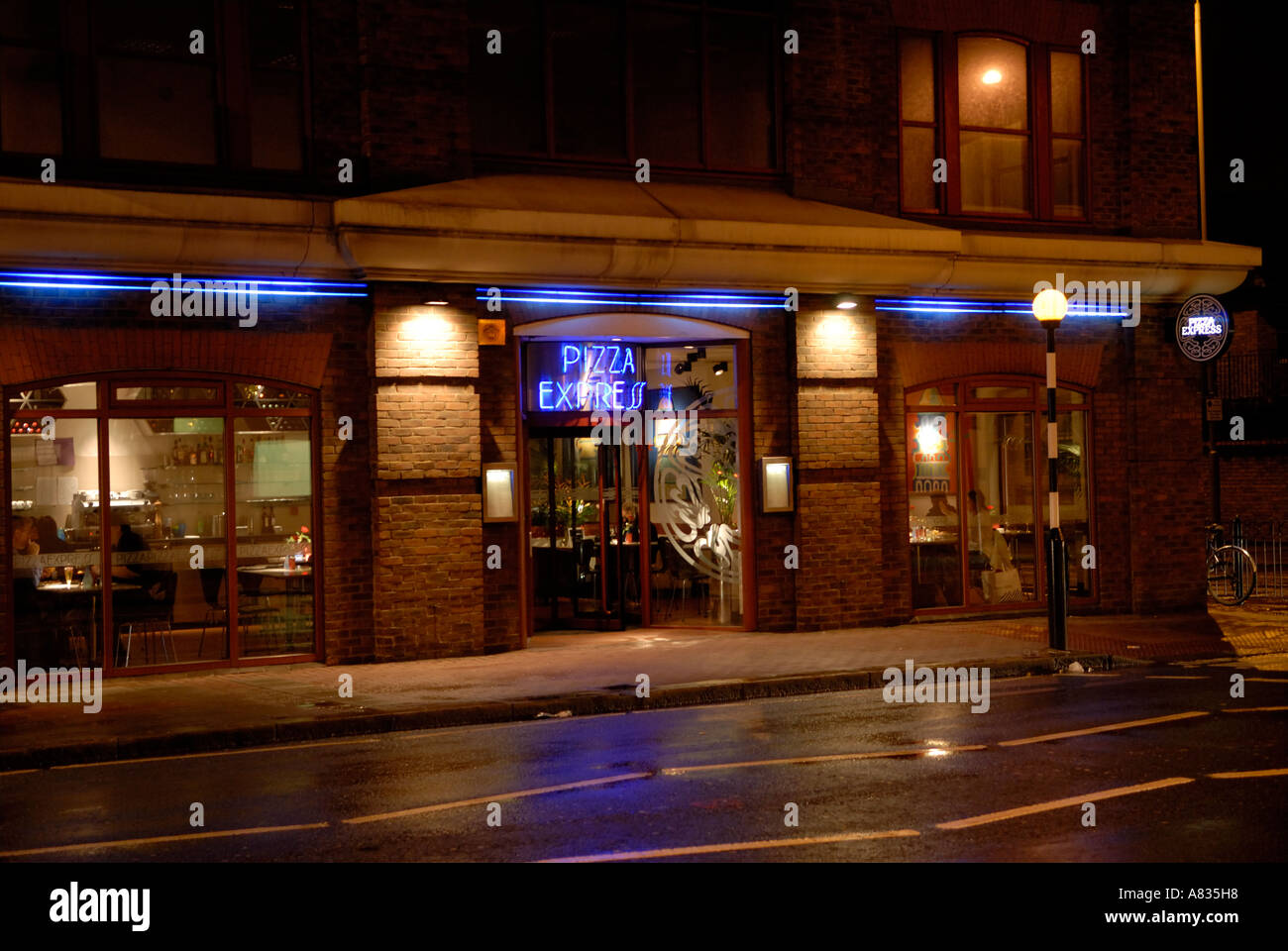 Pizza Express Battersea Bridge Road London 2006 HOMER SYKES Stock Photo ...