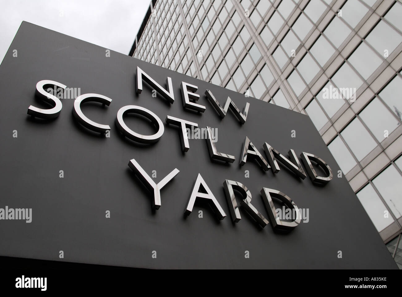 New Scotland Yard sign Victoria London Stock Photo - Alamy