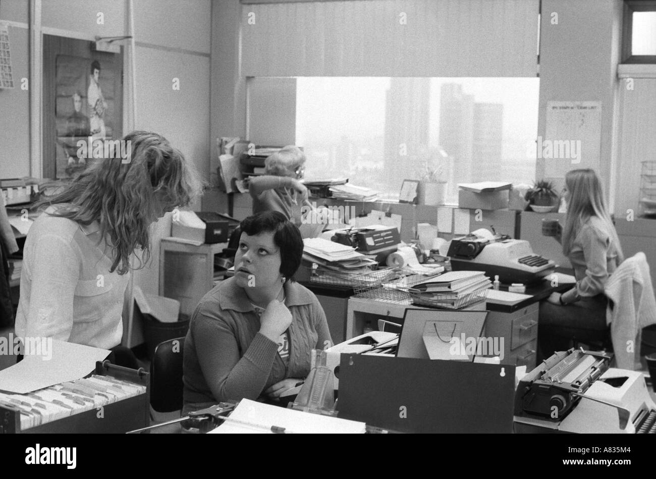 Typing pool 1970s Black and White Stock Photos & Images - Alamy