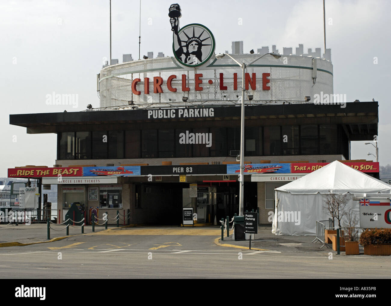 Circle Line terminal in NYC Stock Photo - Alamy